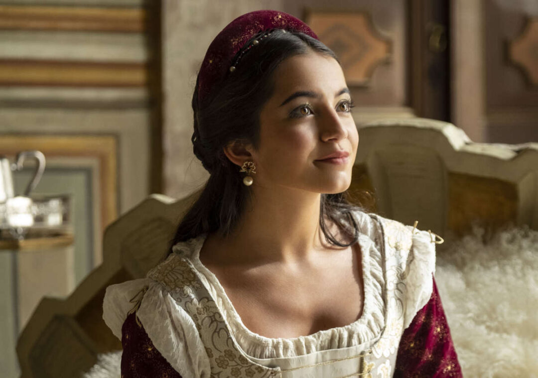 Rosaline Cast and Director on the Hulu Rom-Com - Vital Thrills