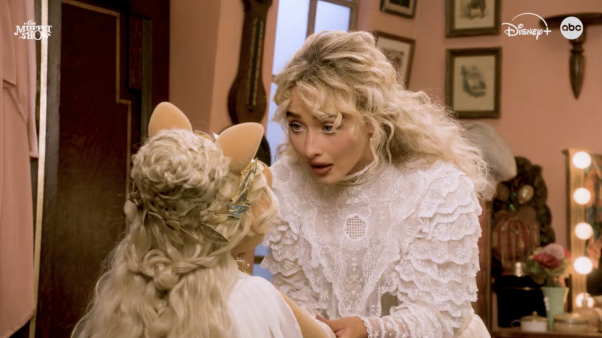 First Look at Sabrina Carpenter and Seth Rogen in The Muppet Show